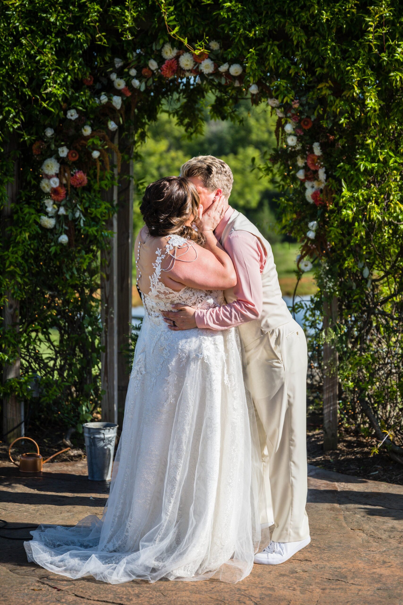 How to Have the Perfect First Kiss Wedding Photo